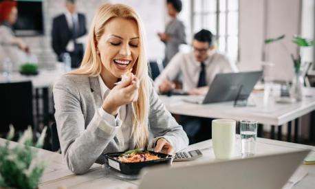 Five Smart Ways To Eat Healthier At Work | My Mooc